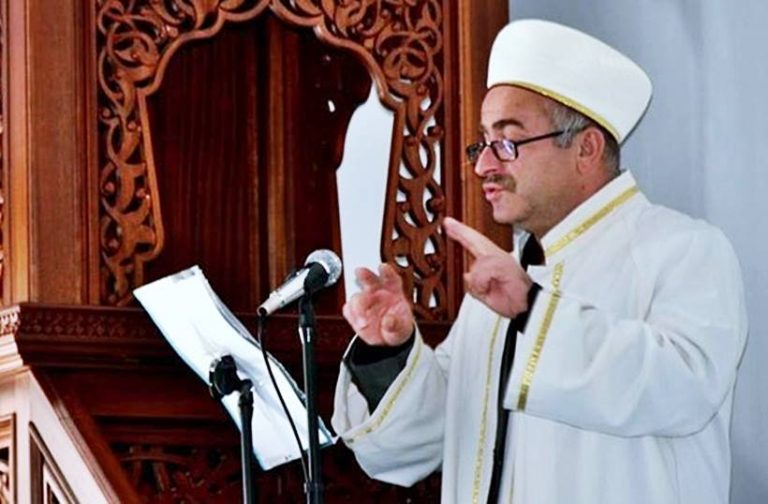 TURKISH IMAM LEARNS SIGN LANGUAGE FOR DEAF FAITHFUL